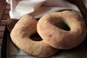 La strazzata focaccia di Avigliano - Basilicata - Quella lucina nella ...